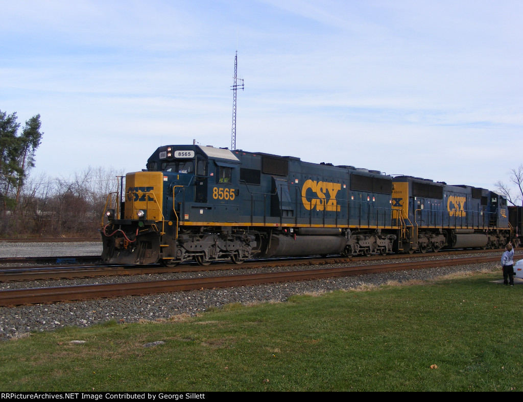 CSX 8565 leads an empty coal train west.